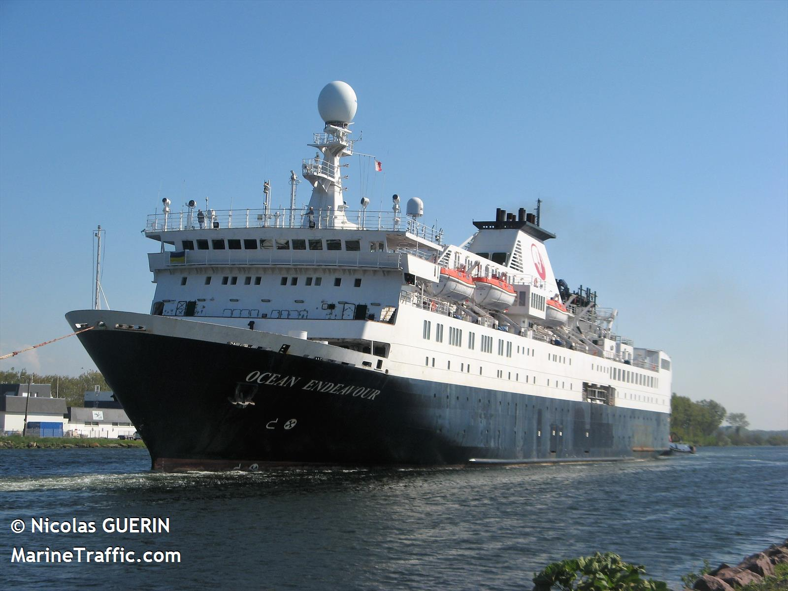 Ocean Endeavour á Vestmanna havn - Vestmanna kommuna