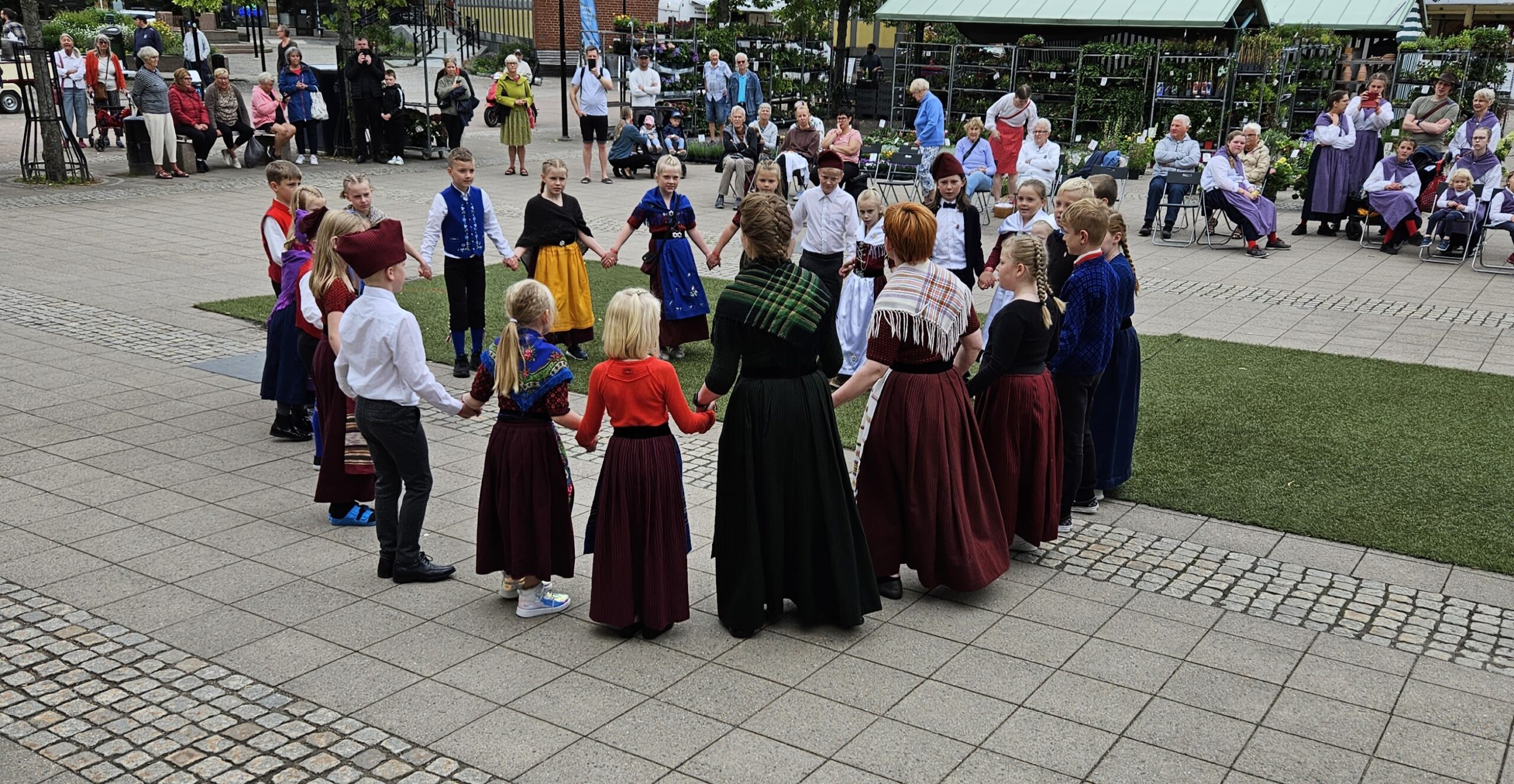 Føroyskur dansur í Vektarbúðini - vaksnamanna dansur - Vestmanna kommuna